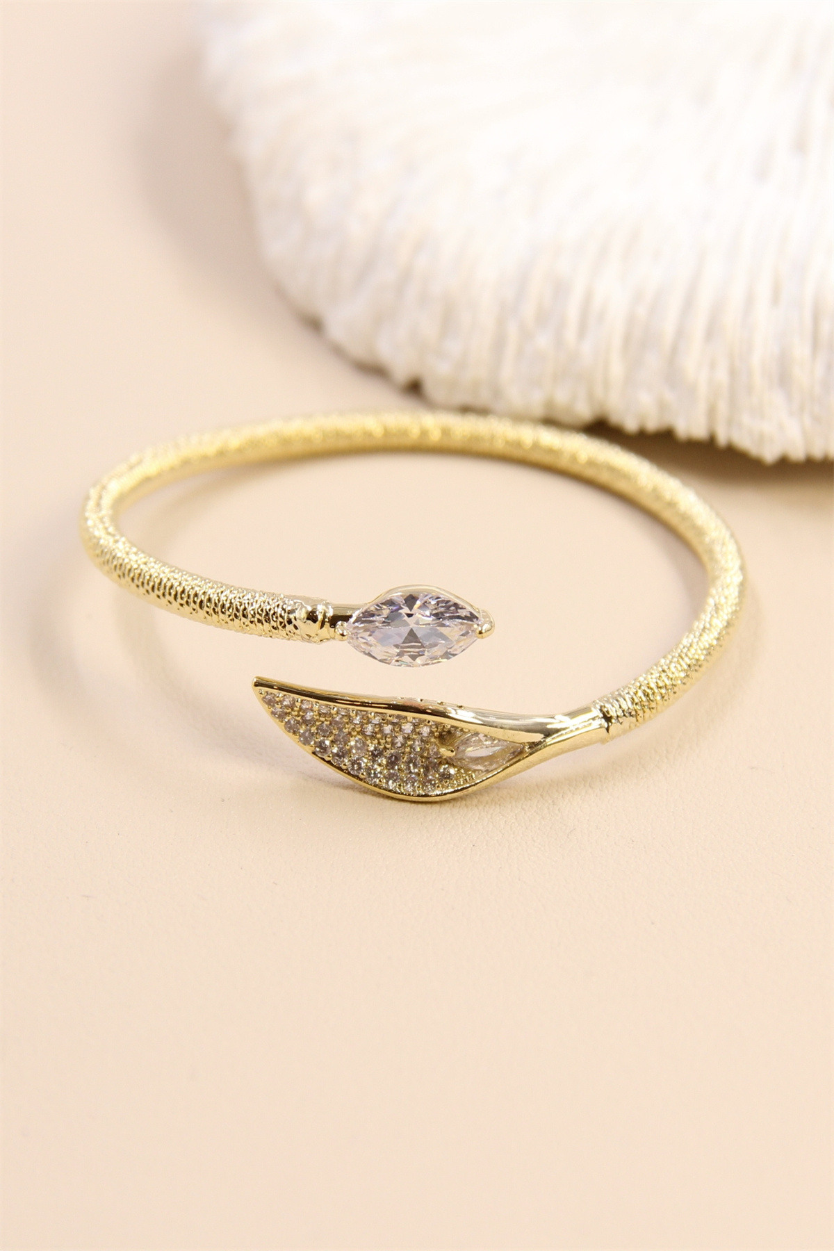 Bracelet Jonc Ajustable en Rhodium -Élégance Feuillue | Paris Fashion Shops