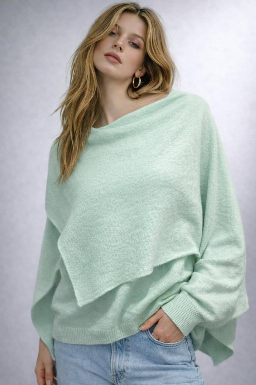 Pull oversize avec écharpe intégrée | Paris Fashion Shops