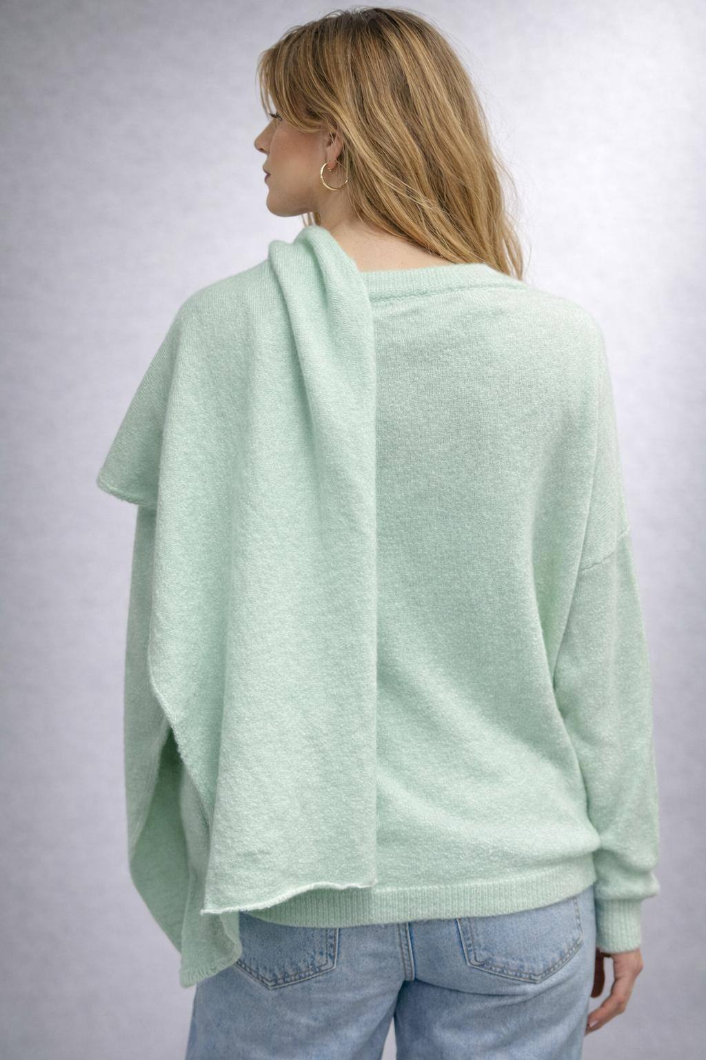 Pull oversize avec écharpe intégrée | Paris Fashion Shops