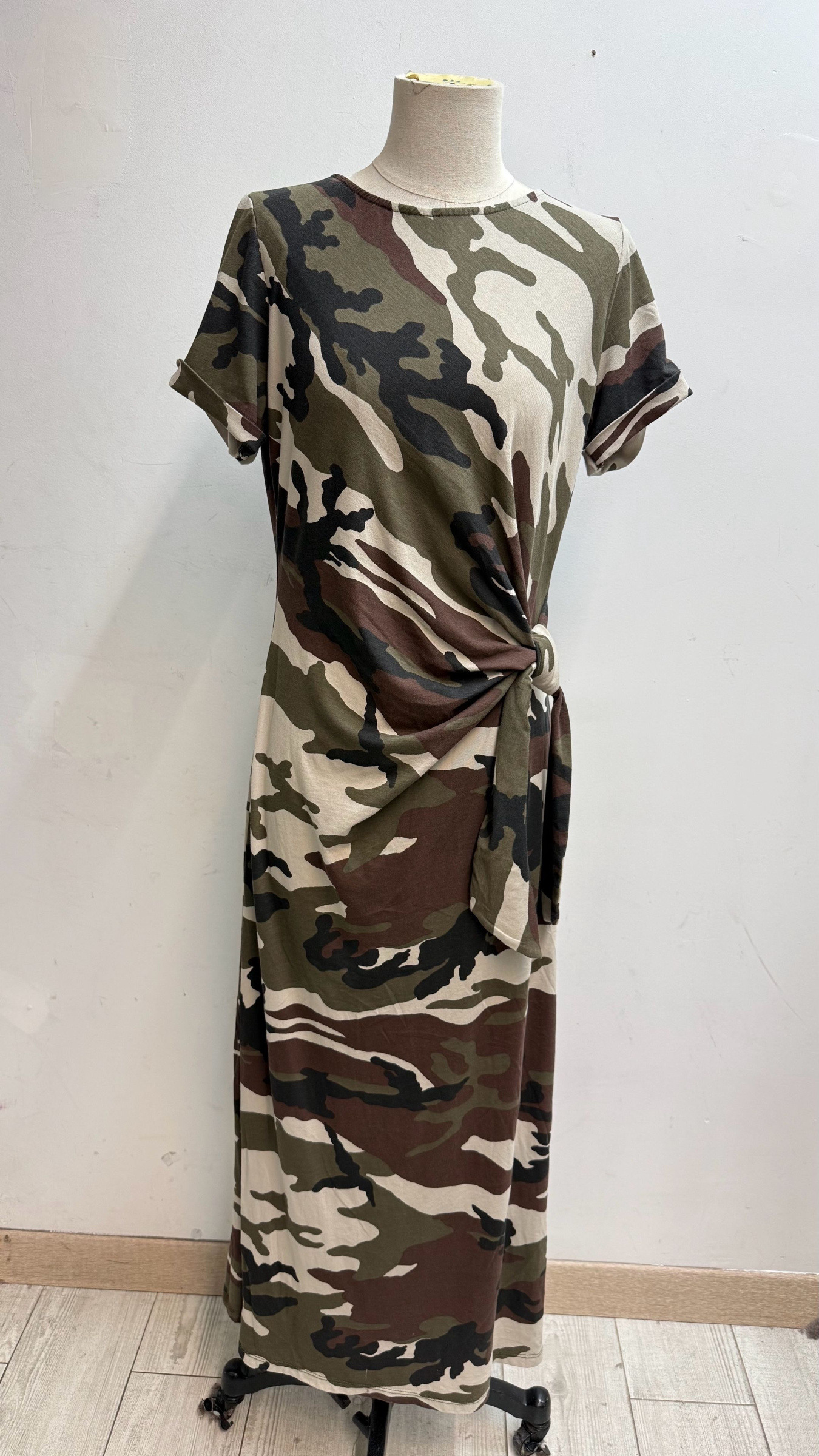 Vestido largo con estampado de camuflaje y detalle de lazo | Paris ...