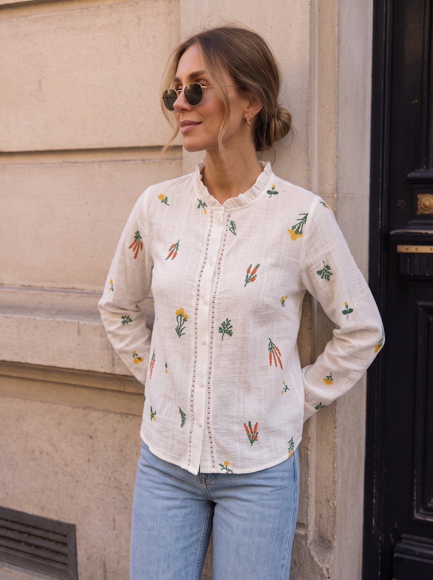 Chemisier fluide à broderies florales multicolores, col froufrou et ...