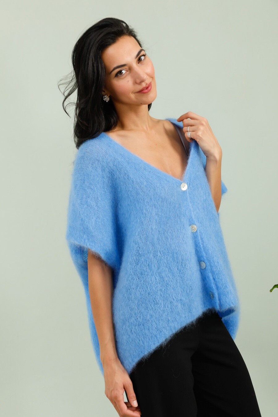 Gilet oversize boutonné col V sans manches en 80% kid mohair | Paris Fashion Shops