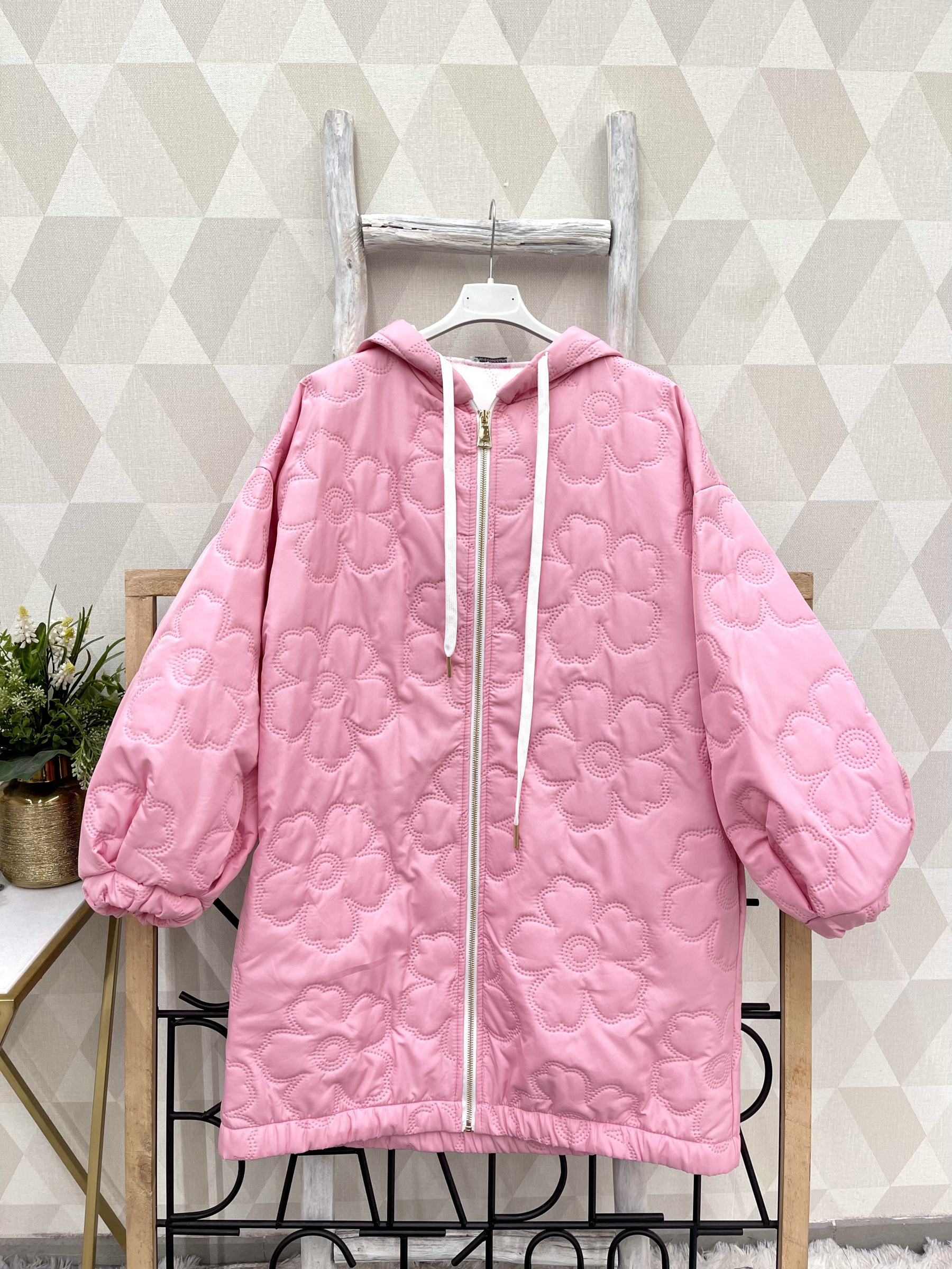 Trench long avec capuche et motif floral, équipé d'une fermeture éclair ...