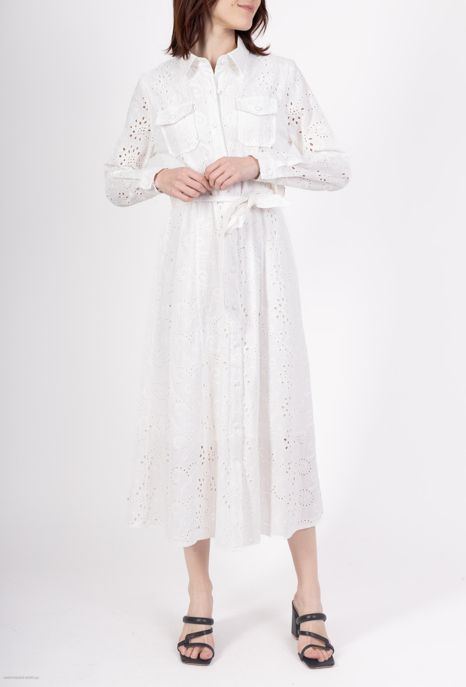 Robe longue en broderie anglaise délicate au motif floral ajouré ...